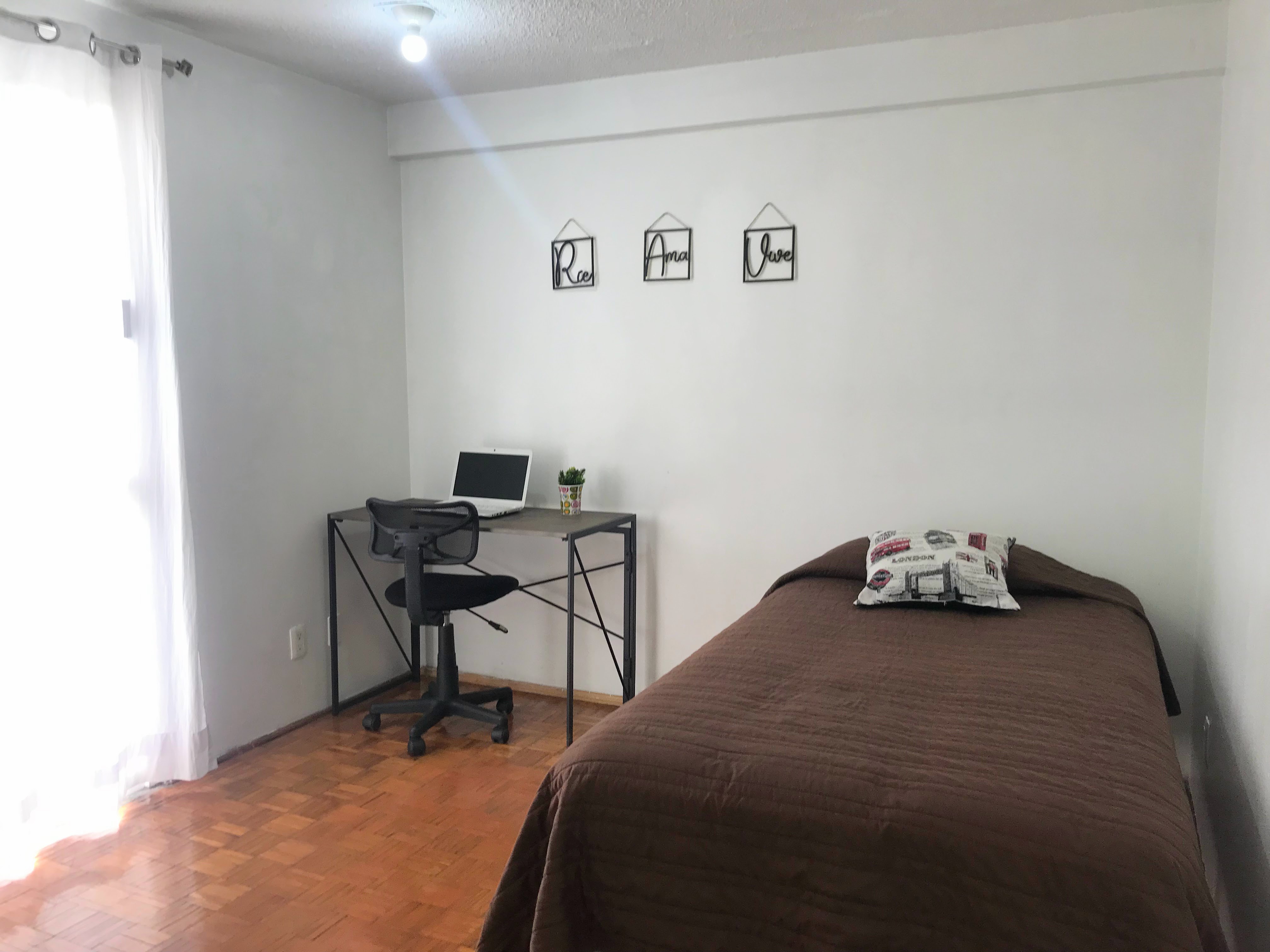 Habitación Apolo 1 – Roomie México